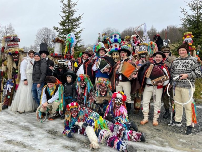Kolędnicy - magia polskiej tradycji bożonarodzeniowej - Polonorama